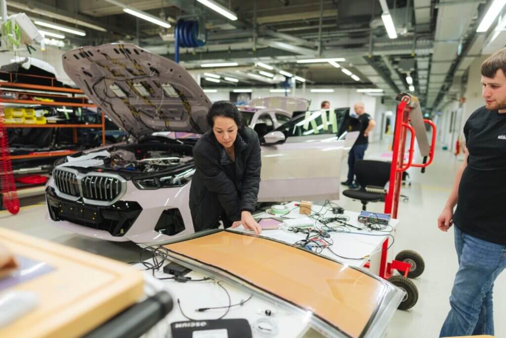 Bigmag.tv – BMW i5 Flow NOSTOKANA: Kunst trifft Innovation
